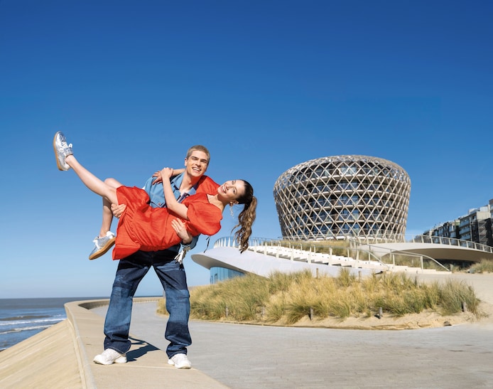 Hij werkte al voor Studio 100, zij volgt zangles sinds haar dérde. Wie ...