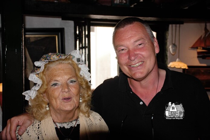 Yvonne Leliaert (86), zangeres van vissers- en carnavalsliedjes ...