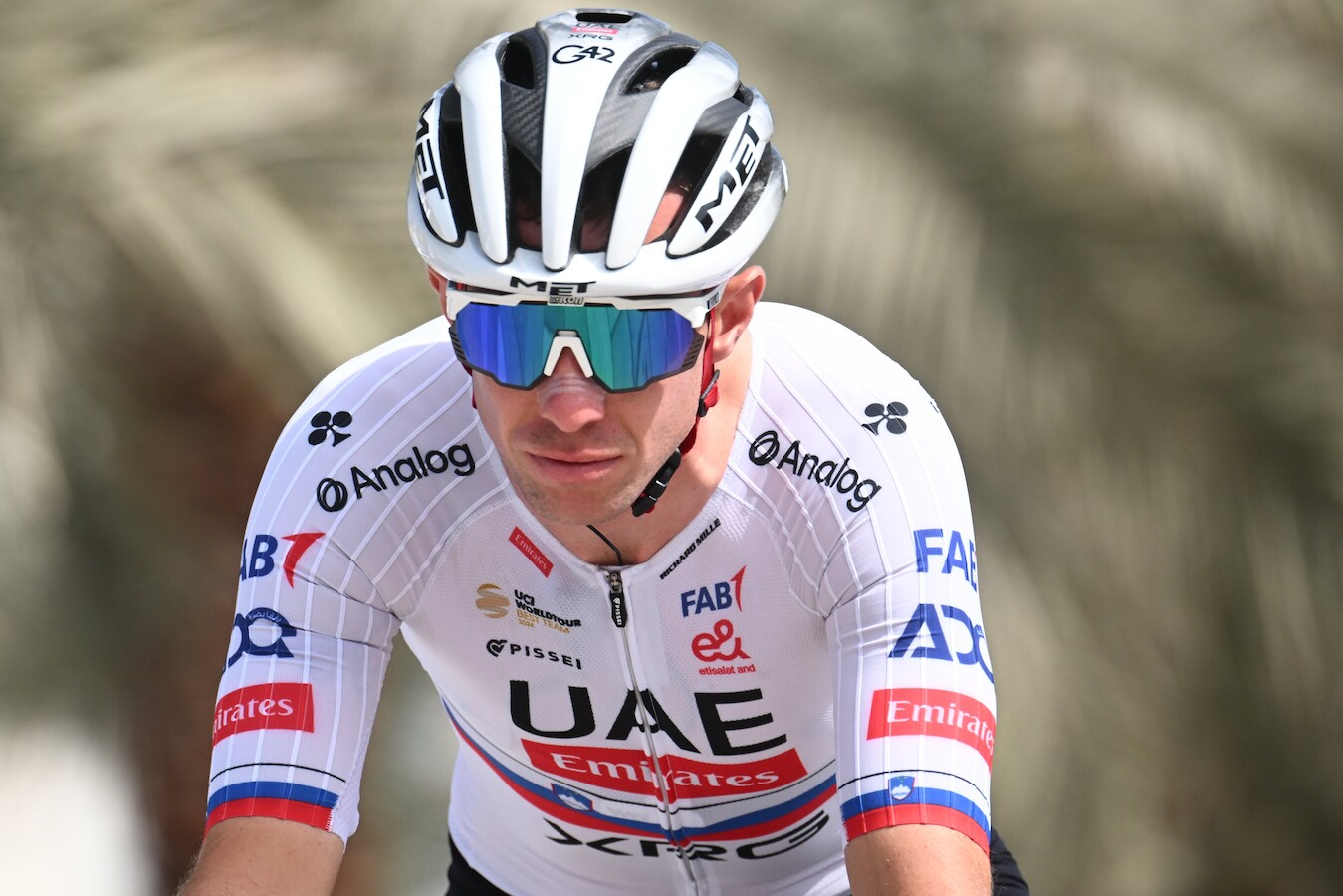Zó sterk en dominant dat het irriteert: speelse Tadej Pogacar zorgt in ...