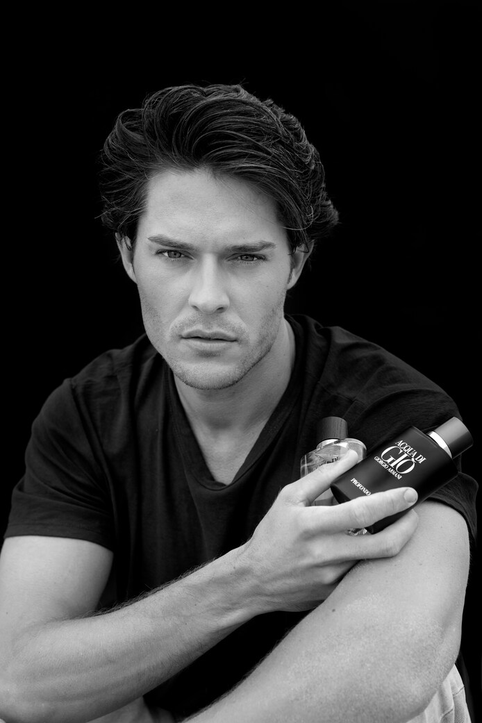 Cesar Casier poseert voor Porsche en Armani en heeft zijn eigen ...