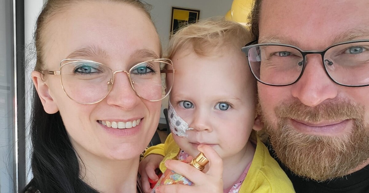 Joëlle (2) is door anatomische afwijking aangewezen op sondevoeding ...