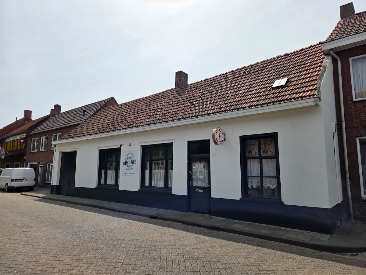 Café Nova heropent als Disco Nel: “De ziel van de bruine kroeg én van ...