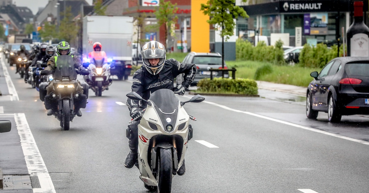 Politie hecht deze week extra aandacht voor de verplichte beschermende ...