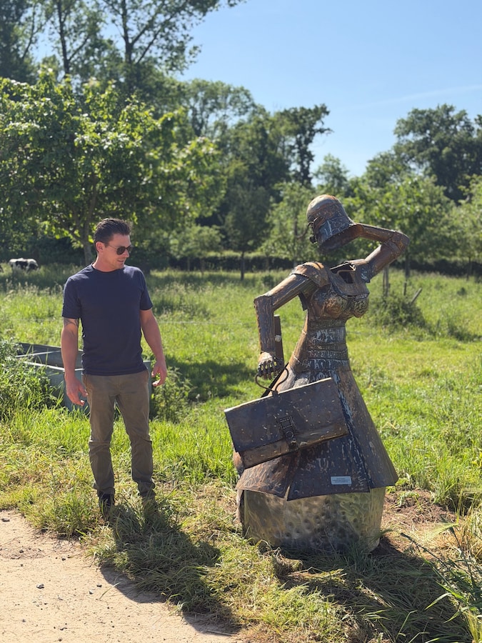 Stalen sculpturen vertellen verhaal familie Vilain XIIII in Leut ...