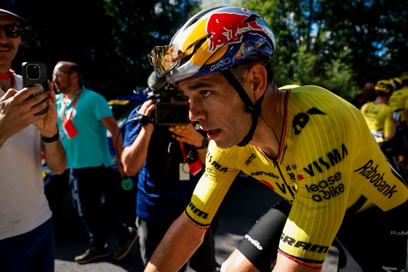 Wout van Aert geeft op in Tour Auvergne-Rhône-Alpes met last aan ...