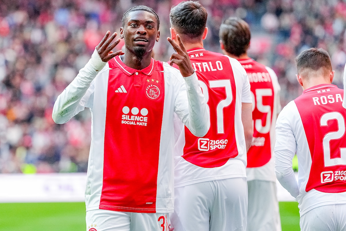 Rode Duivel Jorthy Mokio (17) helpt Ajax met eerste competitietreffer ...