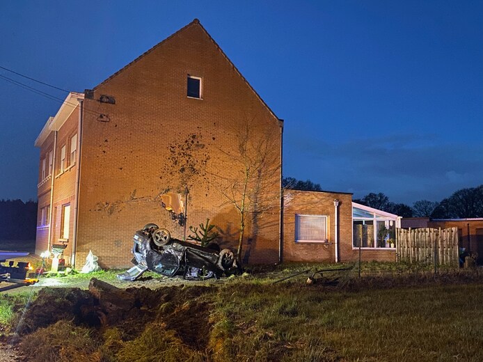 “Een bijzonder luide knal en dan hoorde ik plots mensen kermen”: woning ...