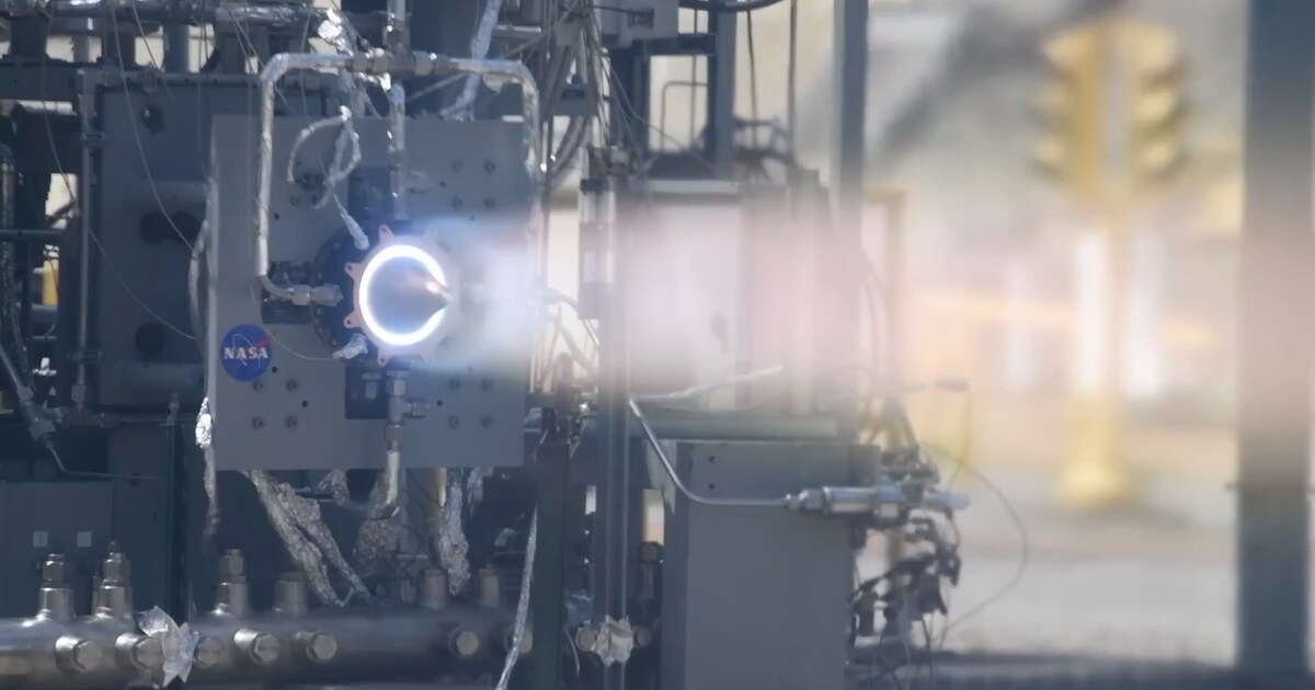 KIJK. NASA test met succes raketmotor die ons sneller naar Mars zou ...