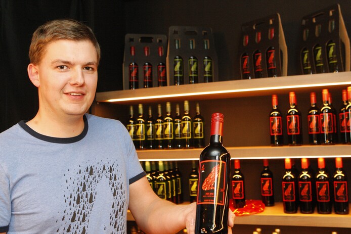 Wolf pakt uit met rode en witte wijn | Aarschot | hln.be