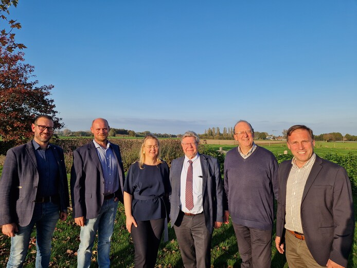 Dentergem stelt 'nieuw' schepencollege voor: nieuwkomer is ...
