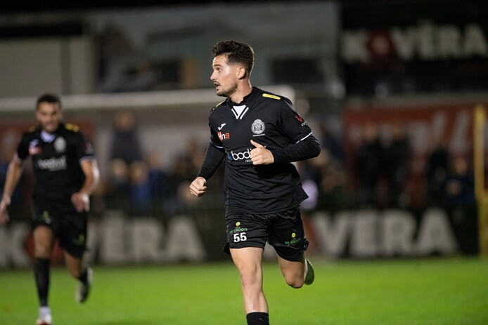 Broederstrijd. Sam Van Aerschot met Lokeren-Temse tegen het KSK Heist ...