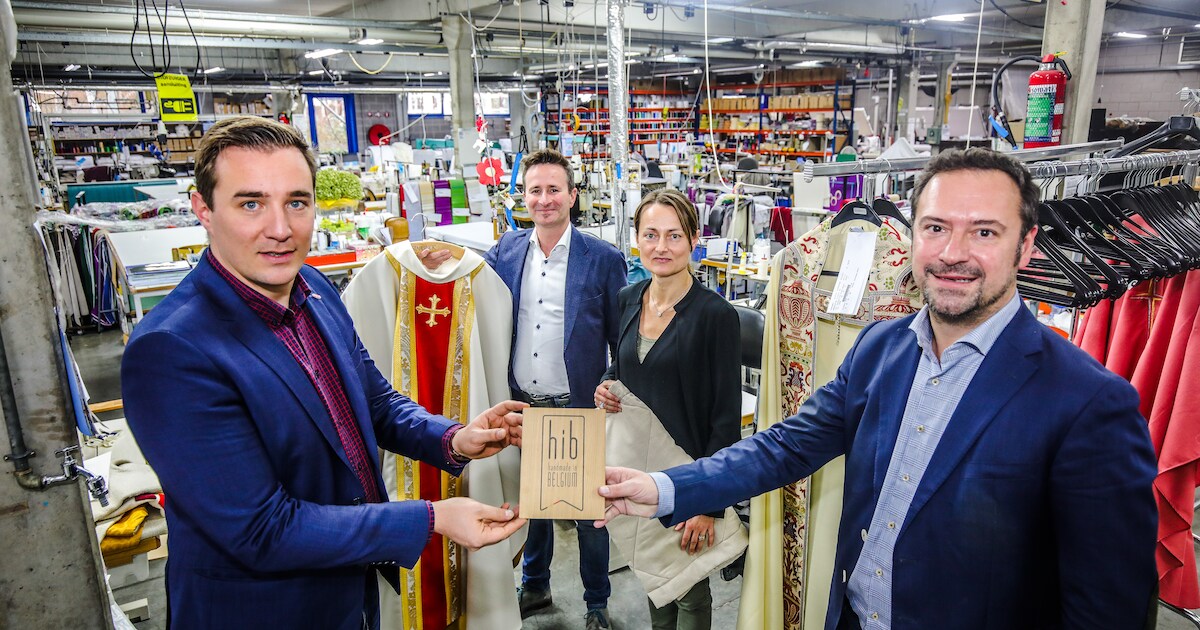 Erkenning na 115 jaar: Slabbinck, producent van liturgische gewaden ...