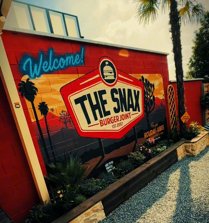 Restaurant The Snax in Zemst worstelt maanden met lage omzet, dan ontdekt een klant: “Google ...