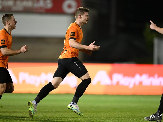 Eerste goal van Jur Schryvers voor SK Deinze volstaat niet: “Dat ik als ...