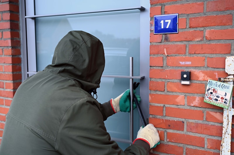 Labo komt ter plaatse na inbraak in ‘s Hertogenlaan | Regio | HLN.be