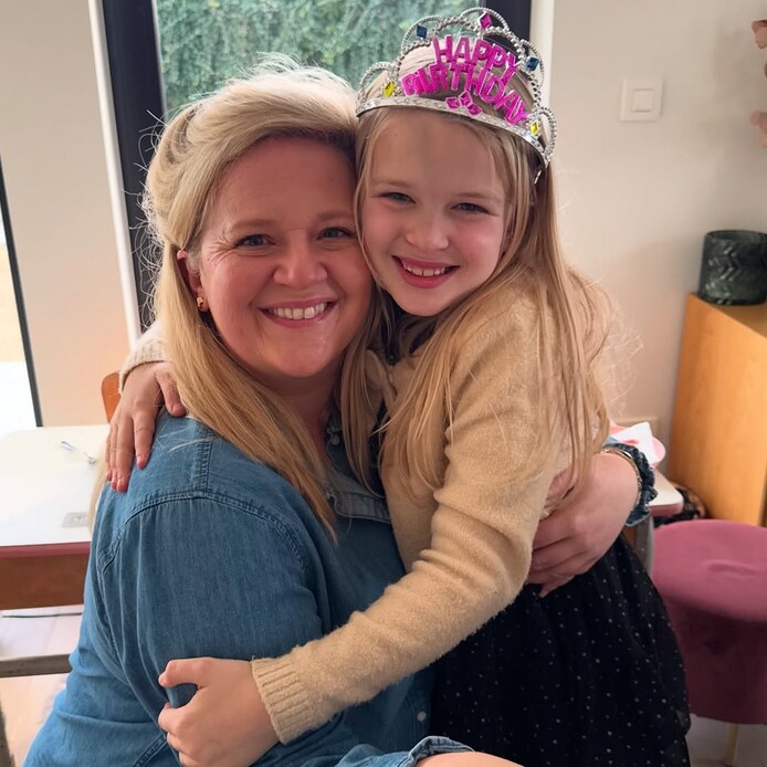 “Ik ben altijd al dikker geweest en dat is oké”: ‘Thuis’-actrice Evelien Van Hamme is rolmodel ...