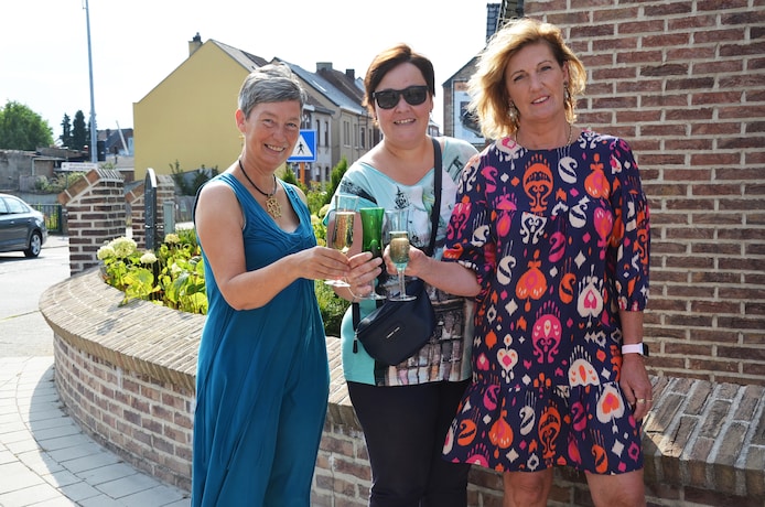 Drie buurvrouwen verjaren op zelfde dag: “Leuke toevalligheid, we kopen ...