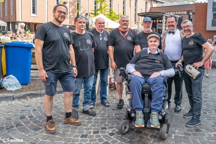 Wereldfeest Casa Del Mundo op zonovergoten Oude Vismarkt: “Van ...