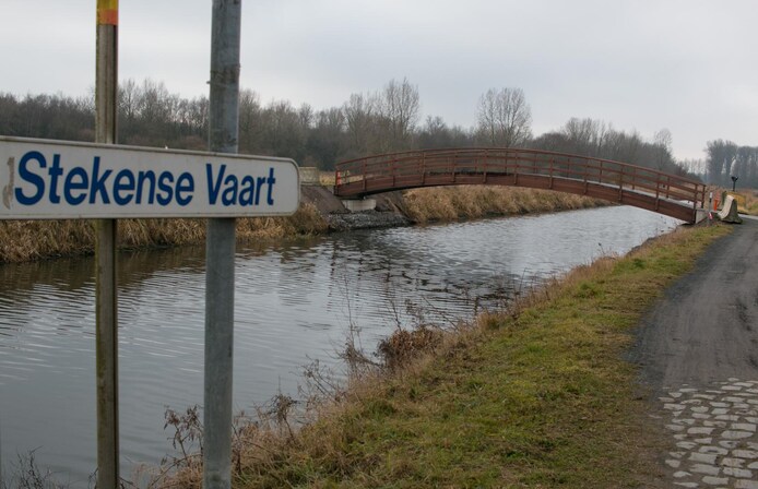 Nieuwe fietsbrug wordt al afgebroken | Sint-Niklaas | hln.be