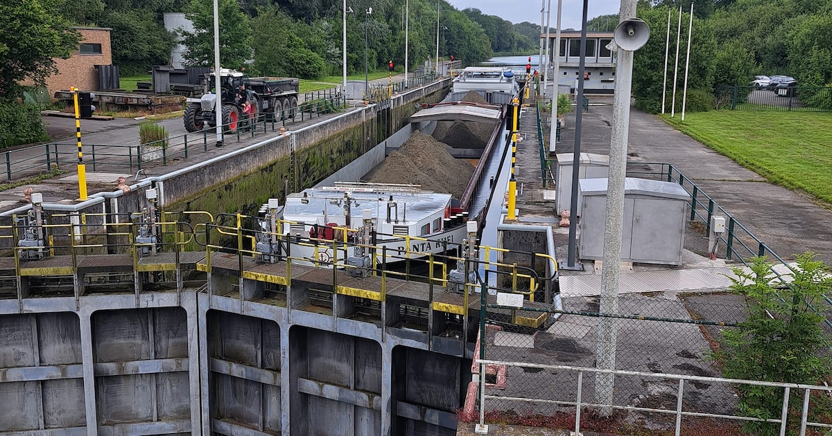 Sluis van Moen opnieuw vrij nadat Nederlands binnenschip vastzat: “70 ...