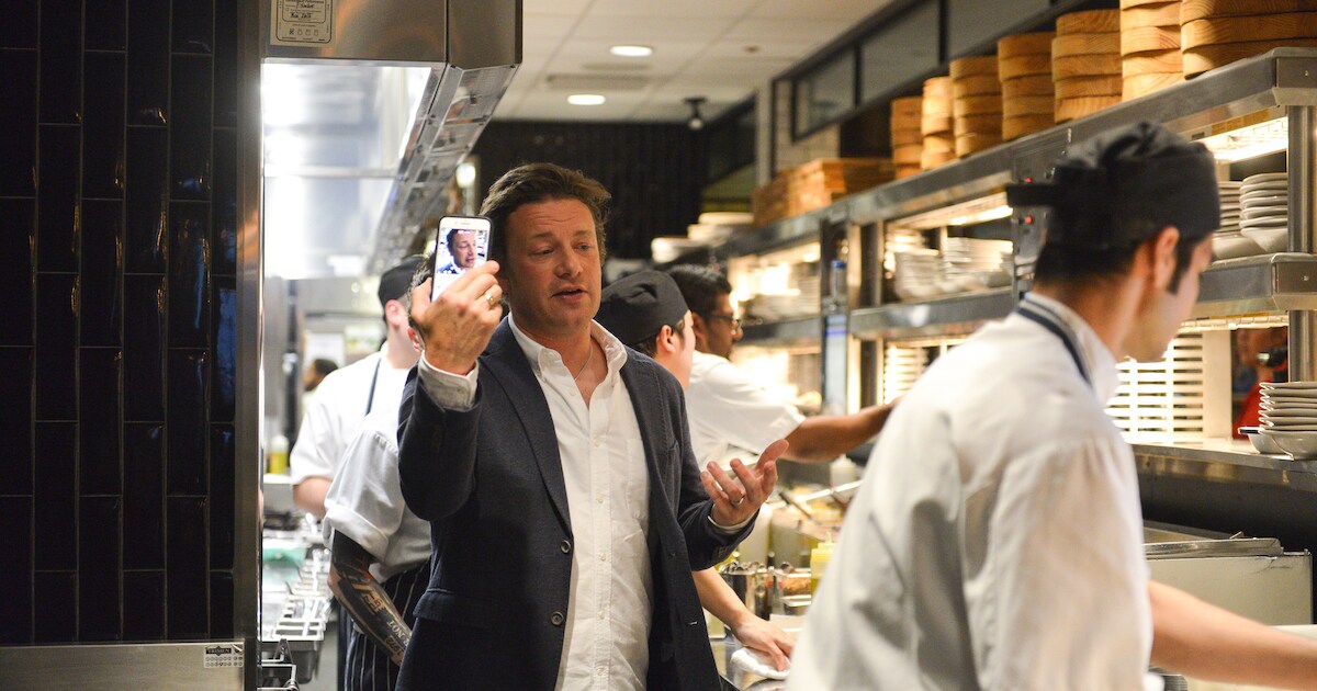 Jamie Oliver slaat mea culpa over ingestort restaurantimperium: “Ik ...