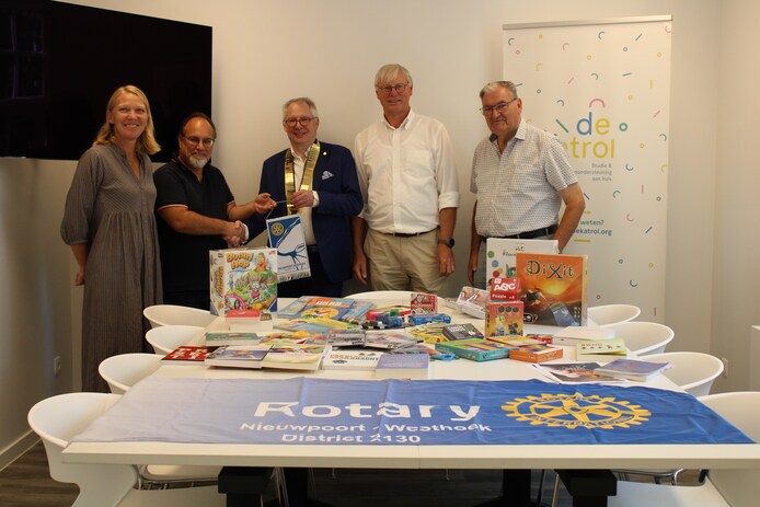 Katrol koopt educatief materiaal met gift van Rotary | Veurne | hln.be