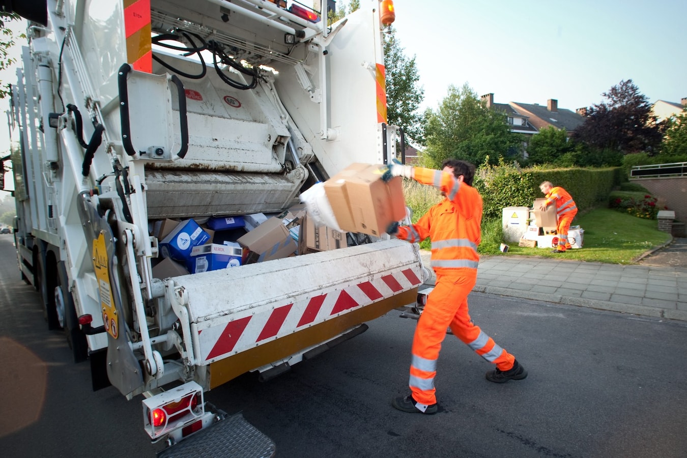 Lokaal Bestuur Lint roept op tot correct sorteren van oud papier en ...