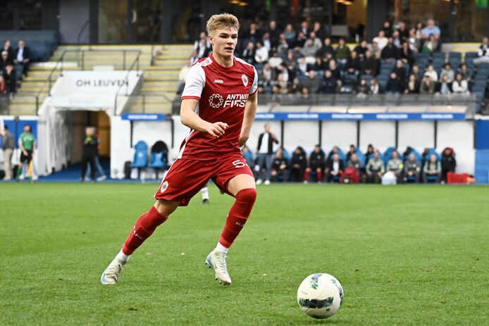 Wie is Semm Renders (16), de jongste debutant ooit bij Antwerp? “Zweven ...