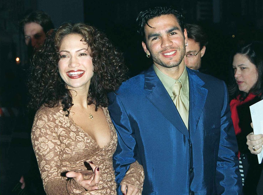 Terwijl Jennifer Lopez opnieuw in oorlog ligt met haar eerste ex-man ...