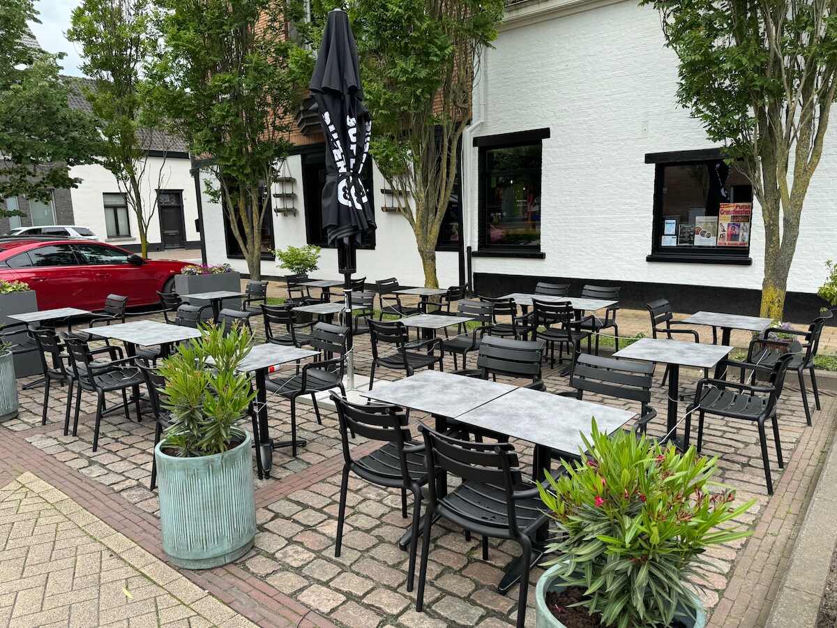 Café DAX blaast vanaf vrijdag nieuw leven in Putte-Kapellen: “Dansen op ...