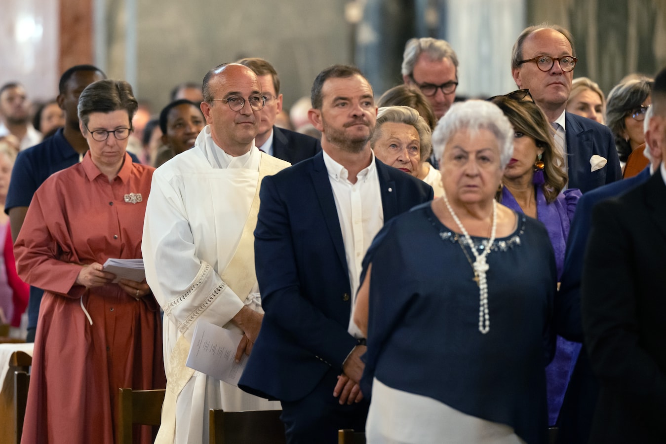Achter de schermen bij de priesterwijding van Patrick Van der Vorst ...