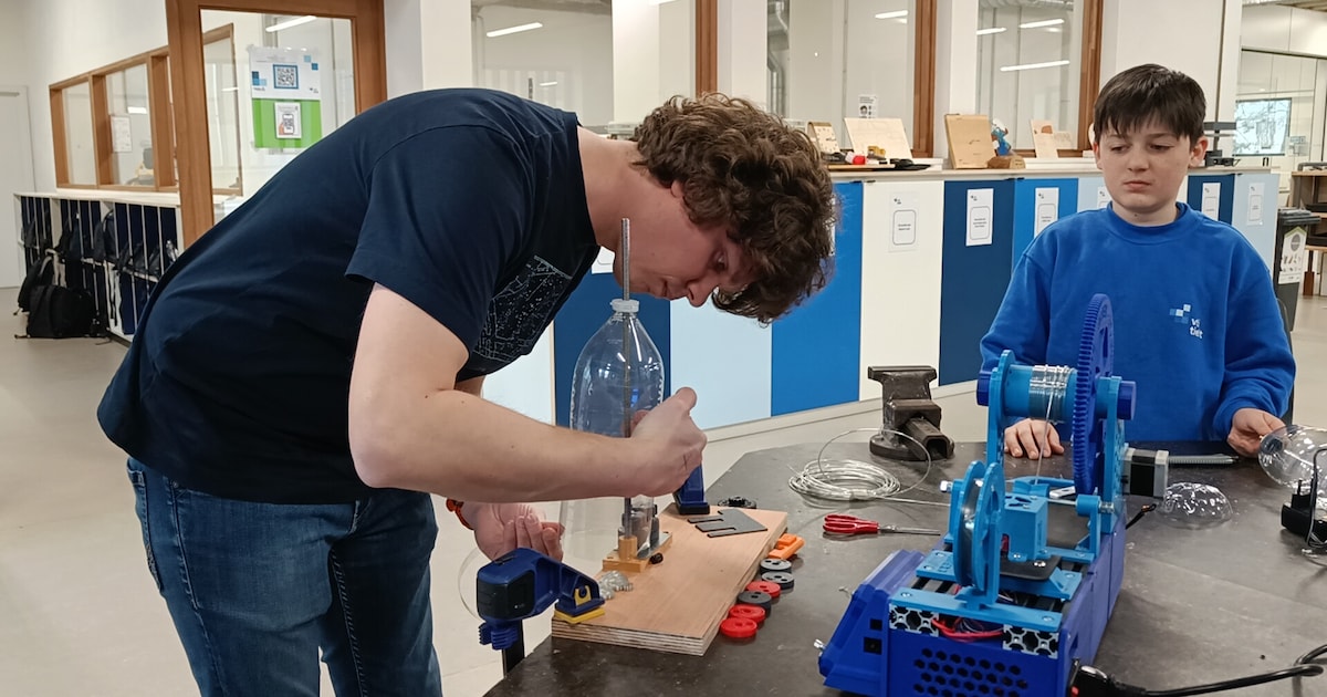 Leerlingen VTI Tielt bouwen machine die plastic flessen recycleert tot ...