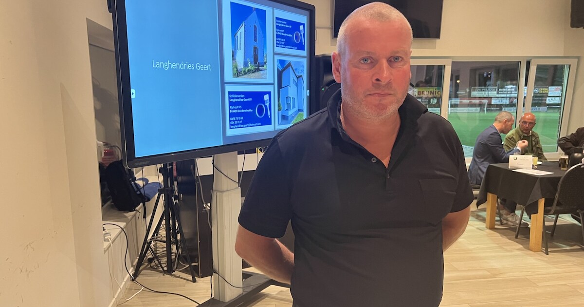 Spelers van KVK Ninove eren overleden voorzitter Patrick De Doncker met ...