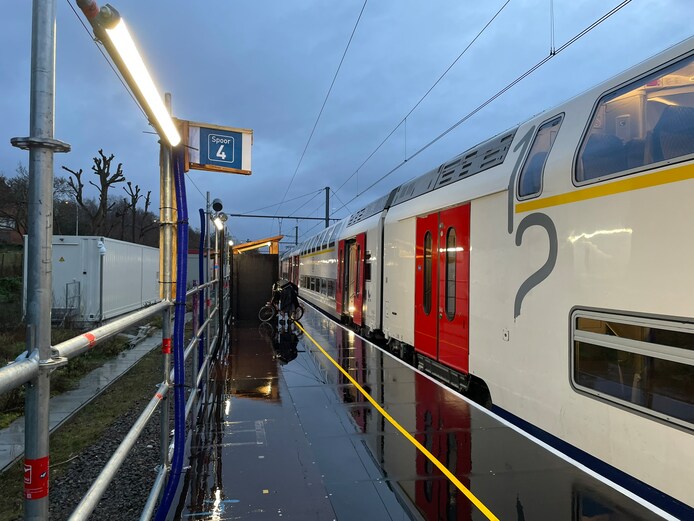 Spoor 4 op tijdelijk perron in station Diest | Diest | hln.be
