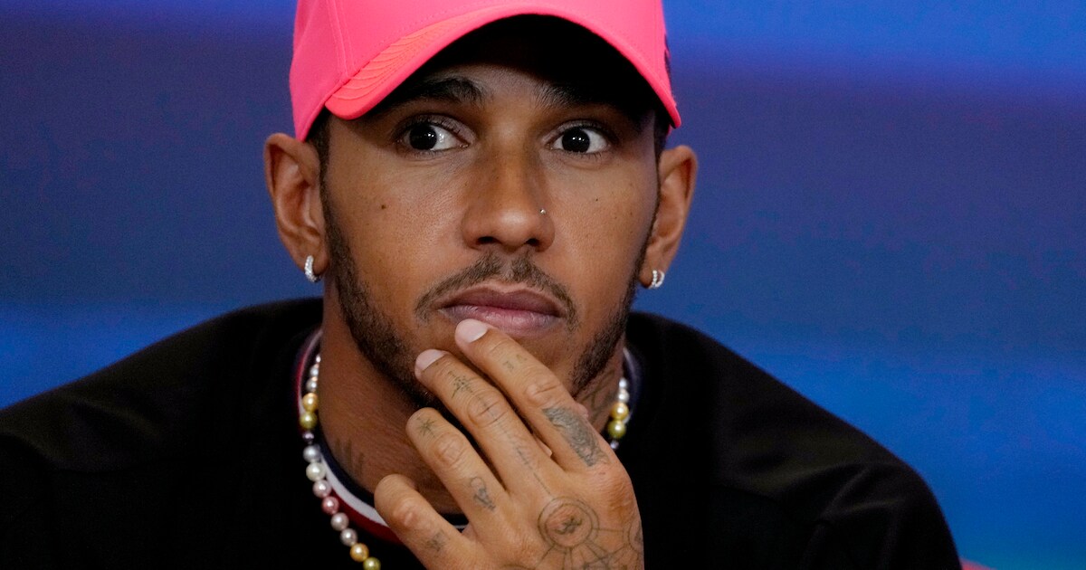 Lewis Hamilton werd als kind op basisschool gepest: “Ze gooiden bananen ...