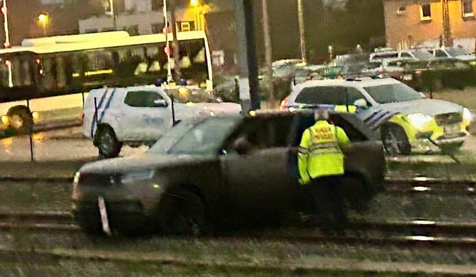Auto met kind belandt op treinspoor in Hasselt: “Bestuurder werd onwel ...
