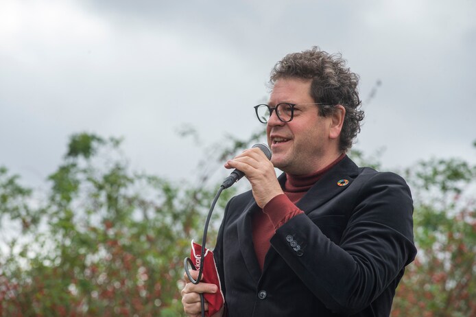 De Lijn moet Tom Meeuws 5.000 euro schadevergoeding na perslekken ...