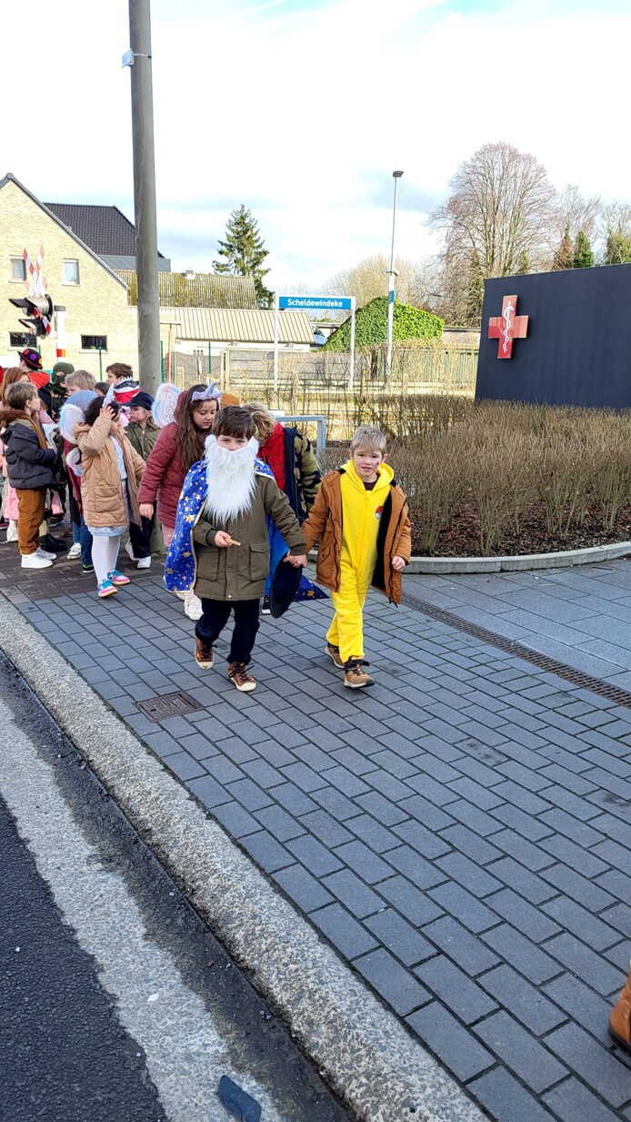 GILO Scheldewindeke trekt met stoet naar woonzorgcentrum: “Carnaval is ...