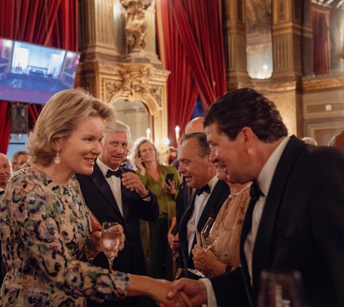 “Stel zelf nooit vragen aan de koning”: deze etiquetteregels gelden er ...