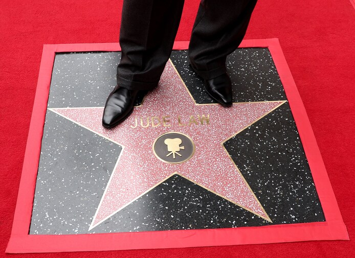 IN BEELD. Jude Law onthult zijn ster op Hollywood Walk of Fame ...