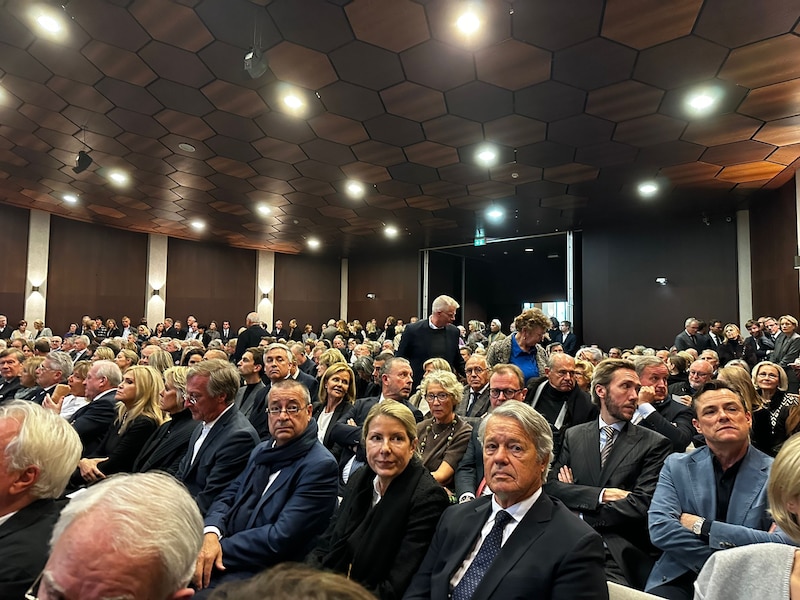 “Papa, ik had je nog zoveel meer gegund”: met pakkend eerbetoon nemen ...