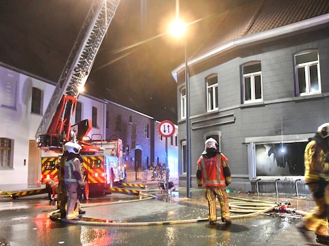 Twee gezinnen getroffen door zware brand in pas gerenoveerde huurwoning ...