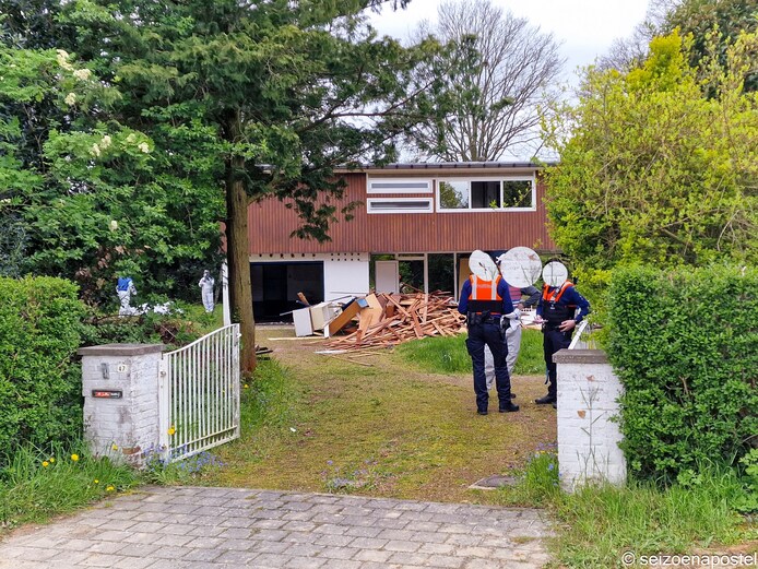 Eigenaar laat werken aan met sloop bedreigde modernistische villa ...