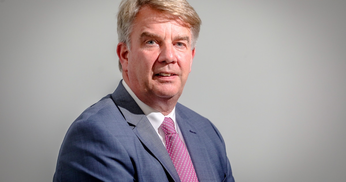 Oostkampse burgemeester Jan de Keyser (59) na zijn openhartoperatie ...