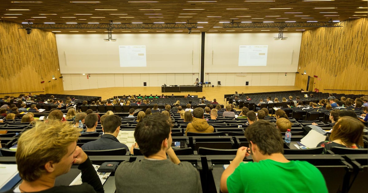 UGent wil vanaf 1 juni 40.000 studenten examens laten afleggen op ...