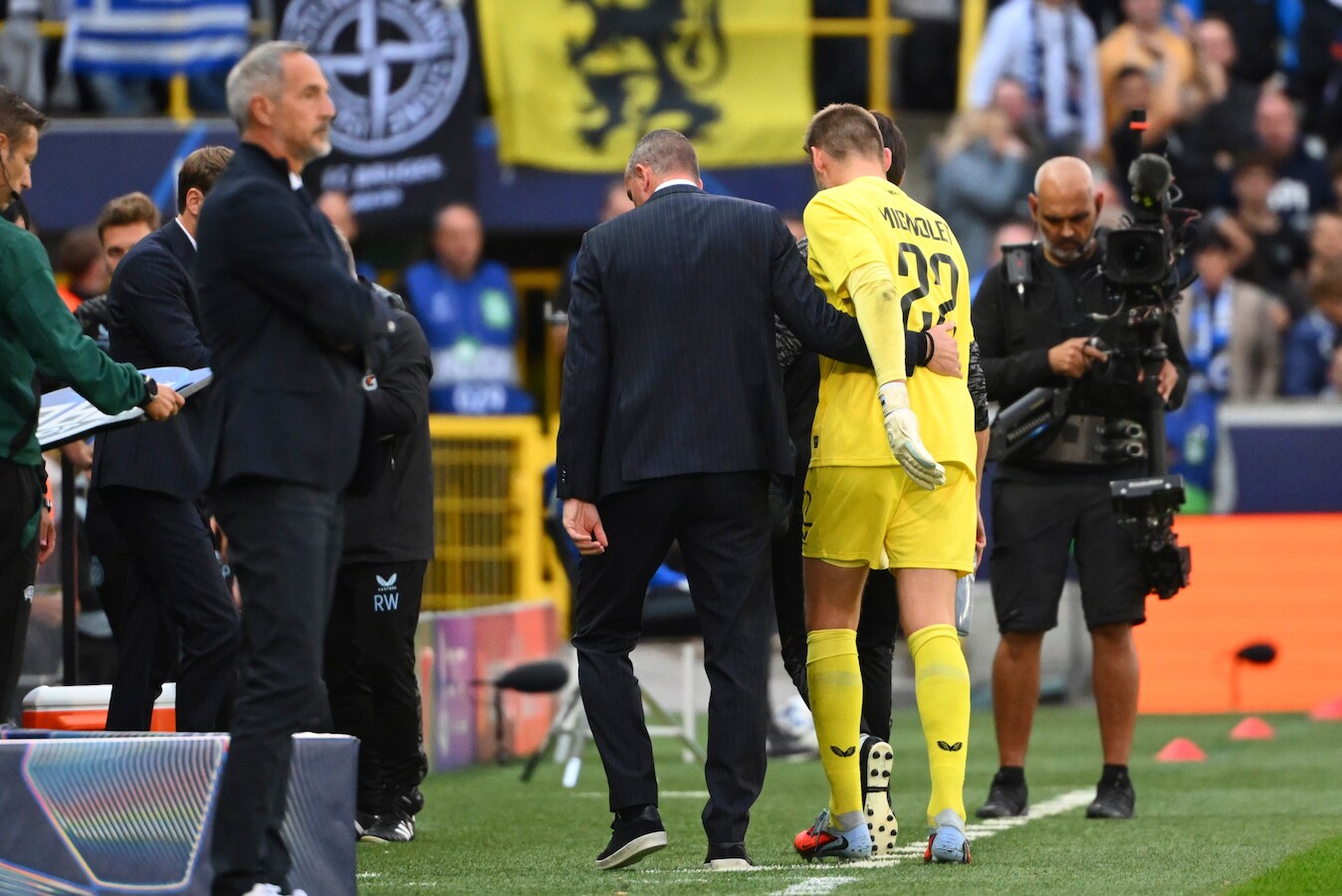 Club Brugge moet Simon Mignolet maandenlang missen: doelman liep ...