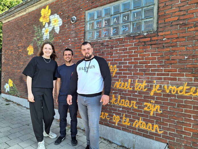 Nick (35) krijgt muurschildering in Bloemekenswijk: “In de gevangenis ...