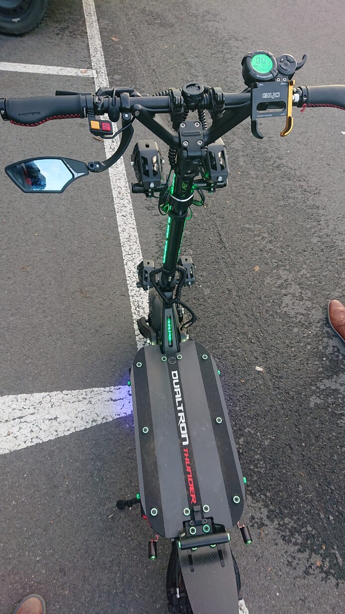 Eerste winkel met elektrische steps opent in Kortrijk: “E-steps staan ...