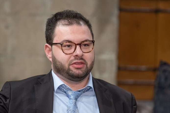 Gilles Simoens (Open Vld) bezorgd over zaalgebrek tijdens verbouwing De ...