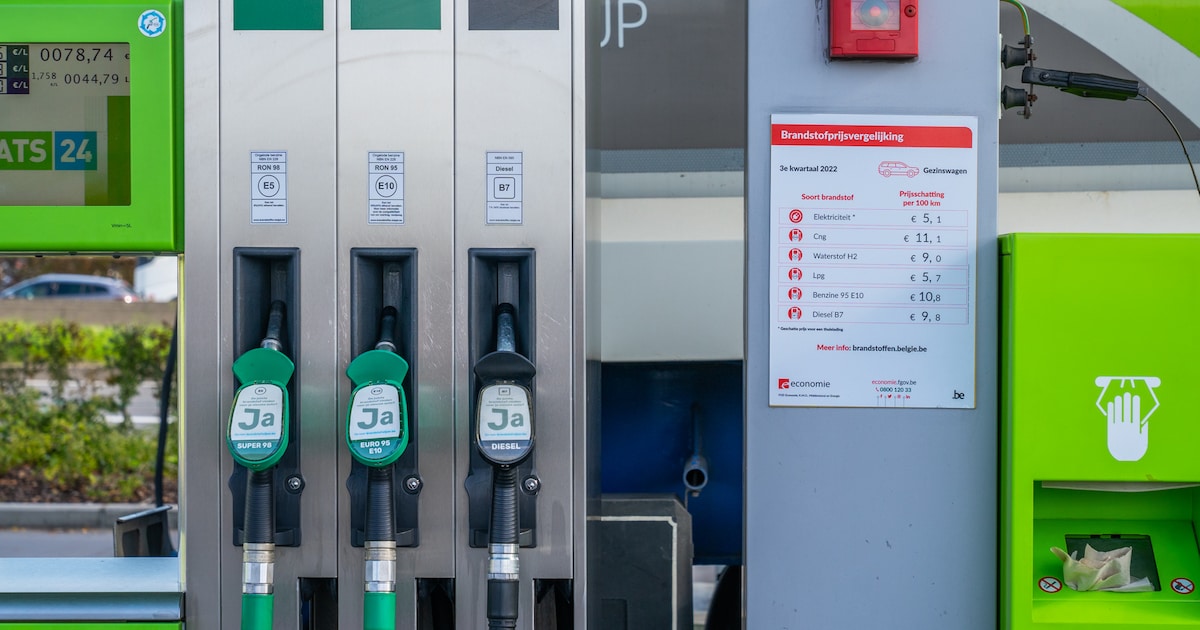 Tientallen chauffeurs tanken hele avond aan tiende van prijs door ...